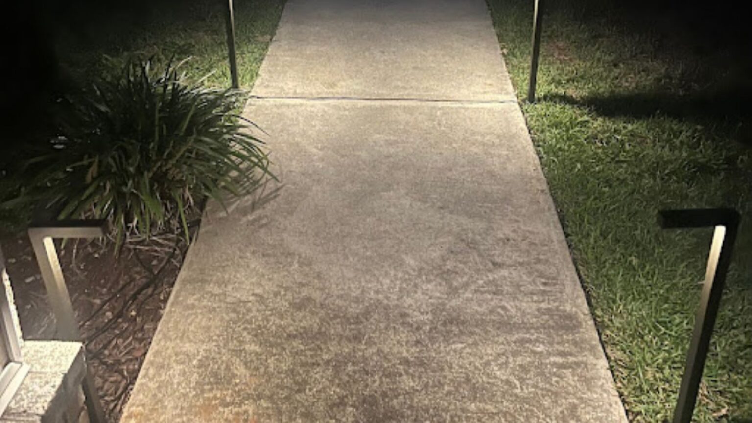 Where Should Pathway Lights Go? A Complete Layout Guide for Homeowners ...