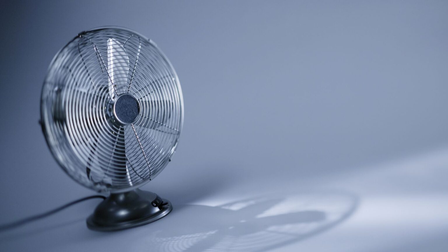 Fan with Mister vs. Traditional Fans: Which Is Better for Hot Weather ...